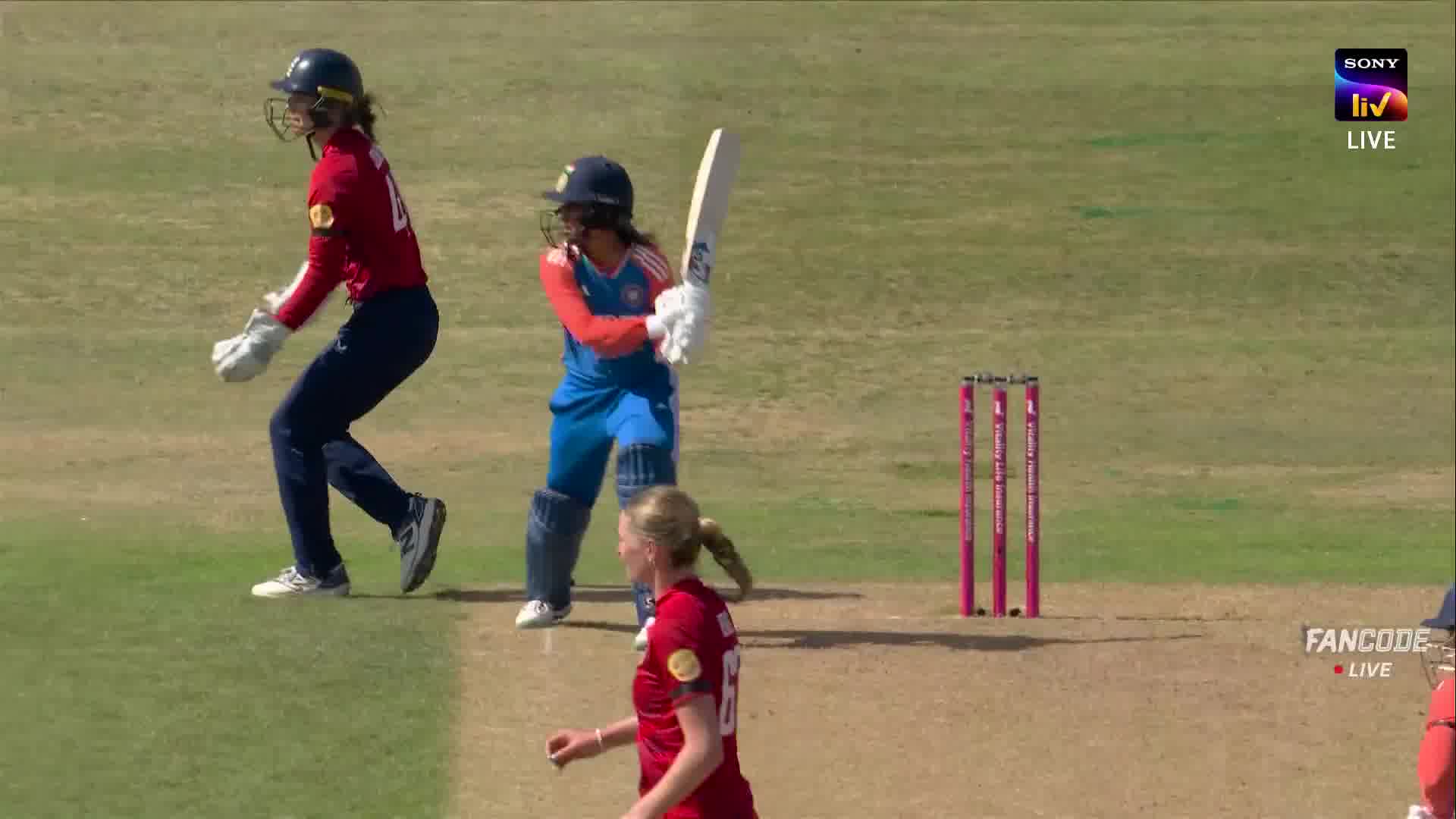 Wicket! Bell Bags A Three Wicket Haul, Rodrigues Departs