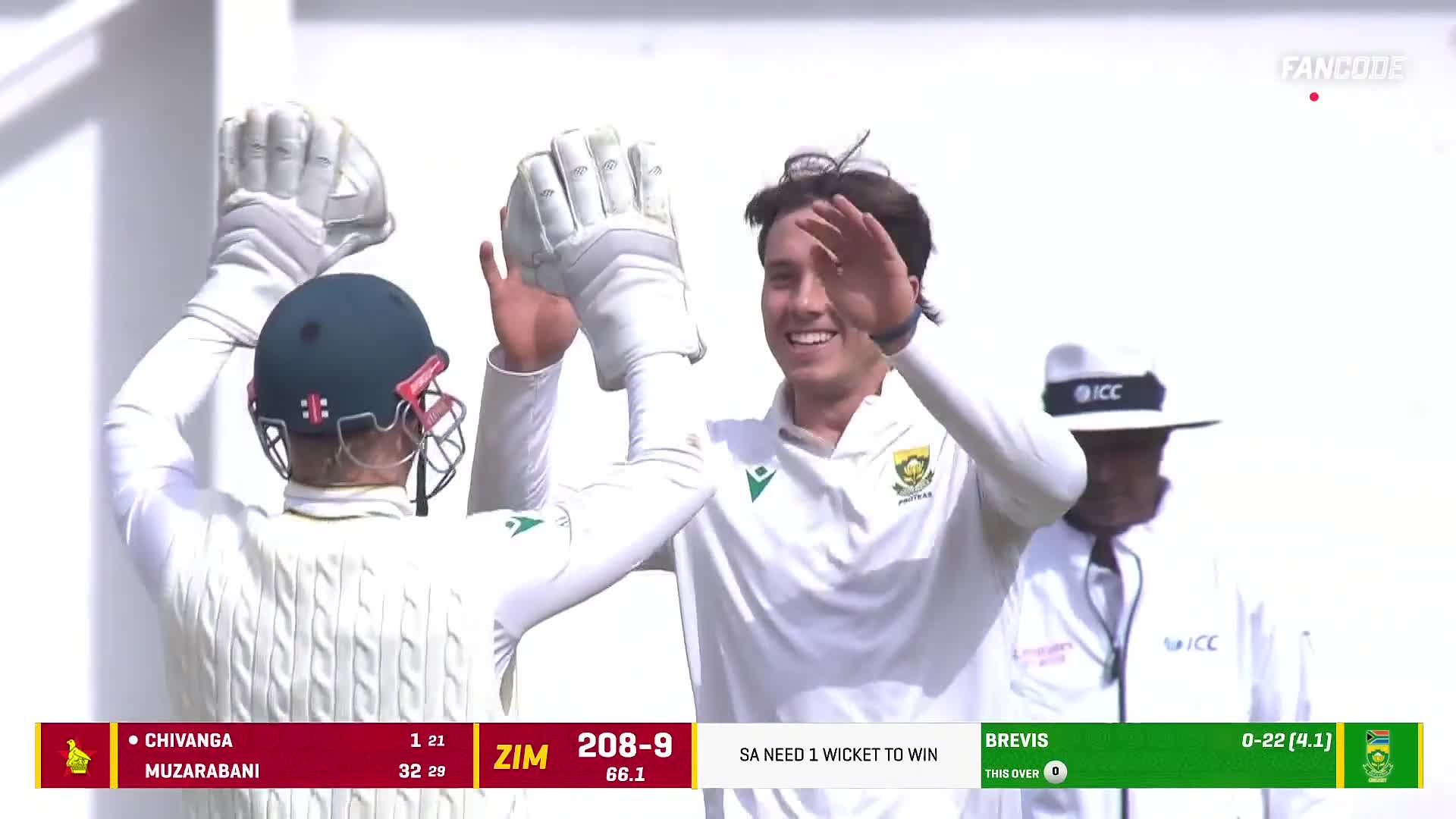 Wicket! Excellent Reflex By Kyle, Tanaka Dismisses