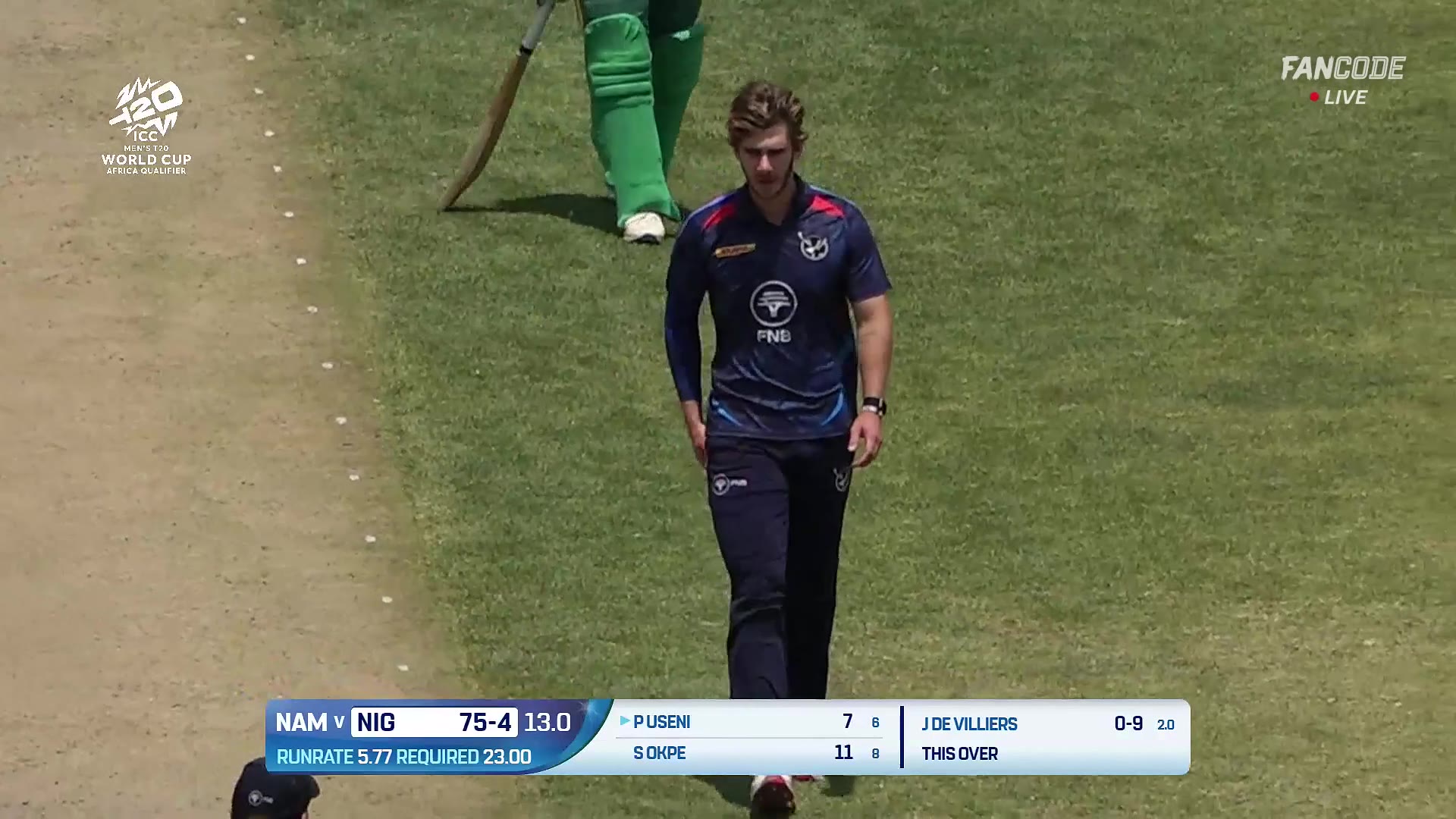Wicket! Prosper Useni Skies It, Zane Greeen Holds Onto It Brilliantly