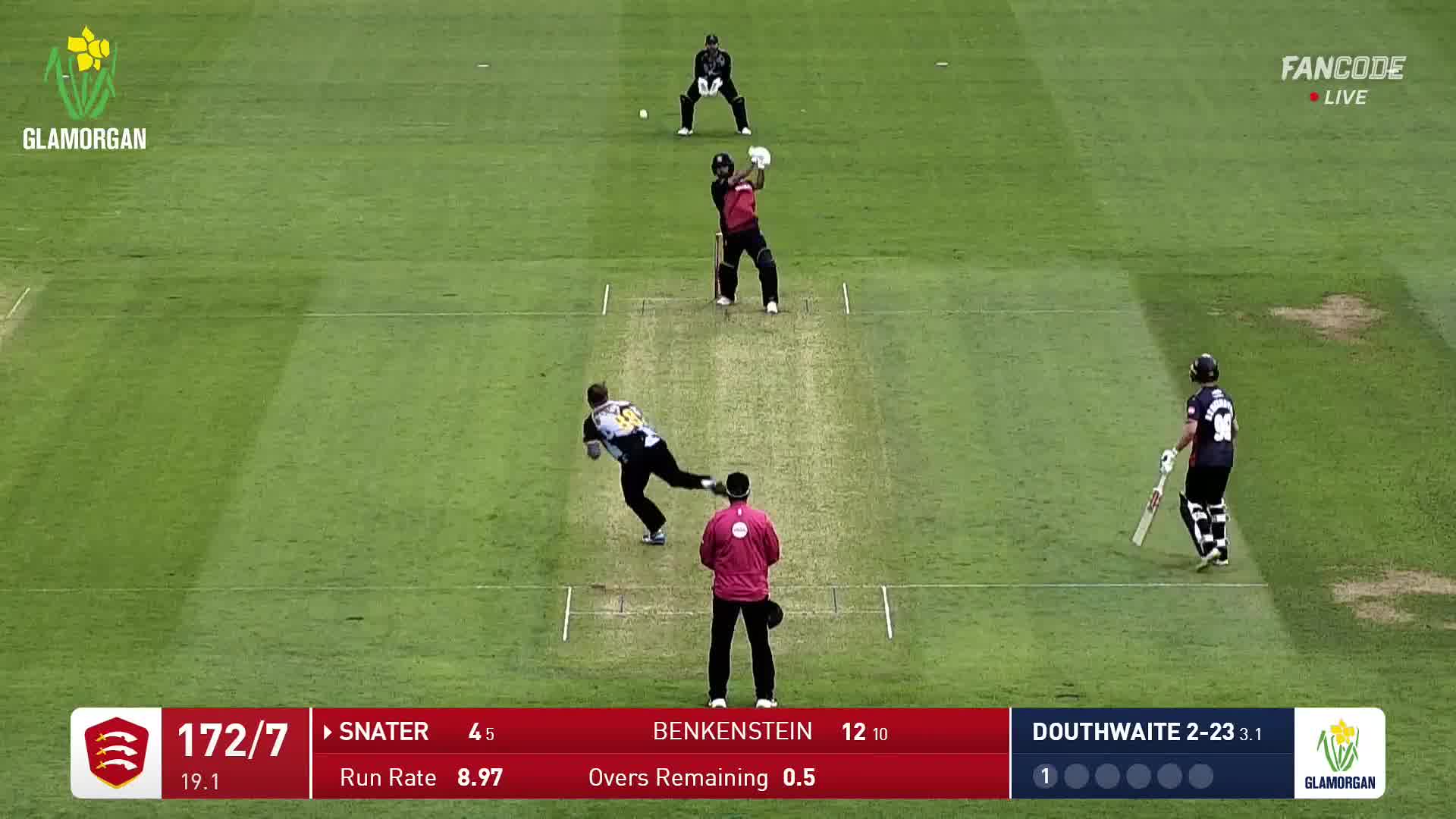 Six! Shane Snater Hits A Massive Heave Off The Legs For A Maximum