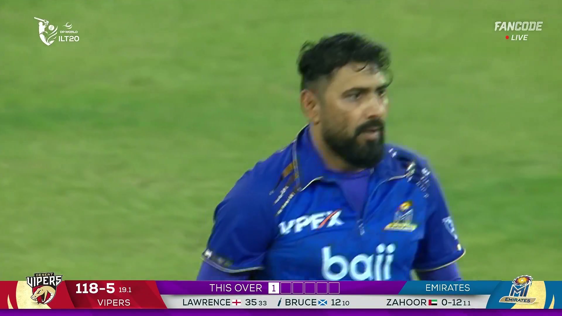 Wicket! Tom Bruce Fails To Capitalise On The Full Toss And Finds Tom ...