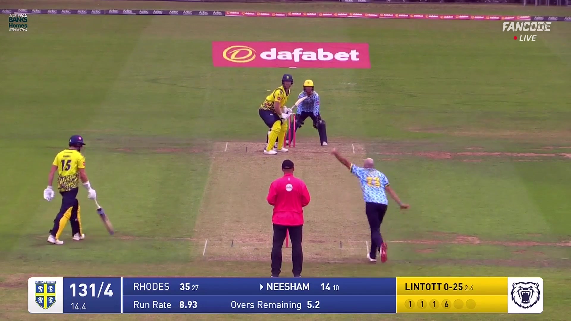 Wicket! James Neesham Mistimes, Dan Mousley Gets An Easy Catch
