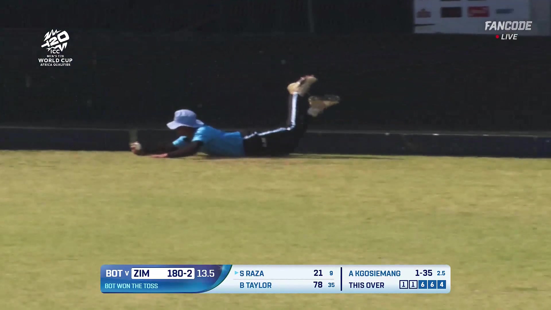 Wicket! Outstanding Catch By Maisuria Near The Boundary, Raza Departs