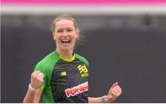 Lauren Bell's 3 for 16 | Match 15