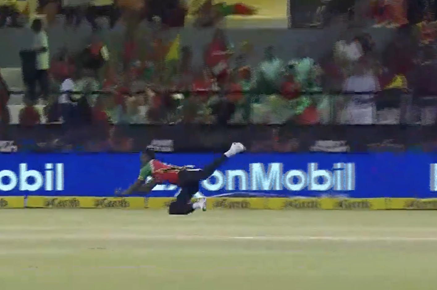 SCREAMER! Shamar Joseph pulled off a sensational catch