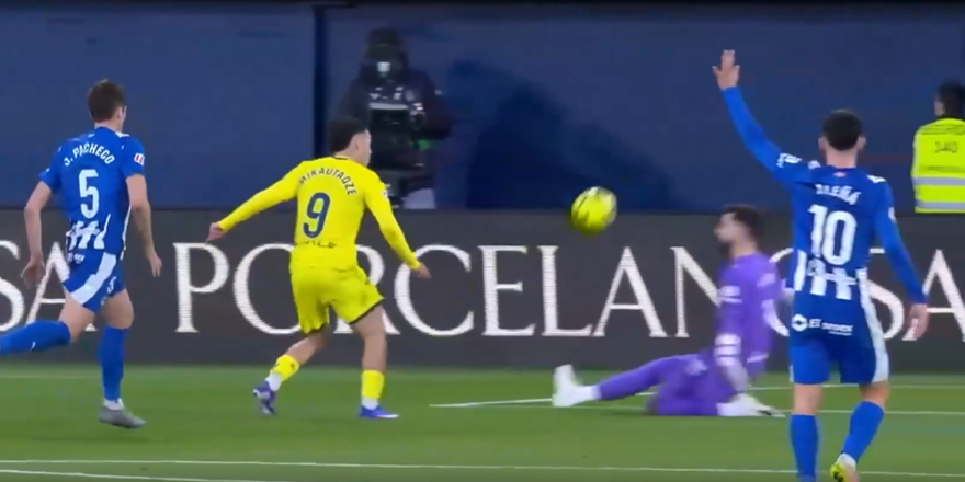 Cheeky Chip! George Mikautadze dinks the keeper