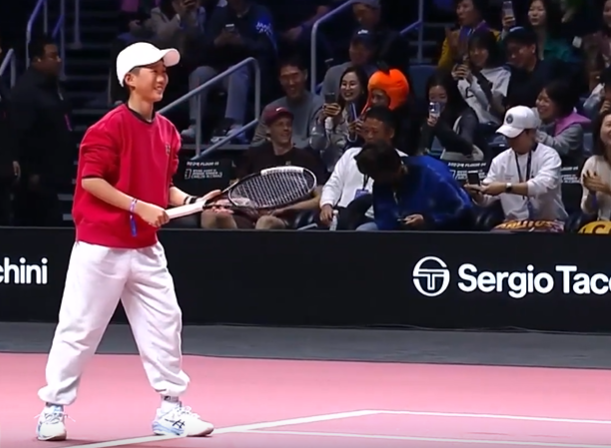 Dream Rally! Fan gets to rally with Alcaraz mid-match