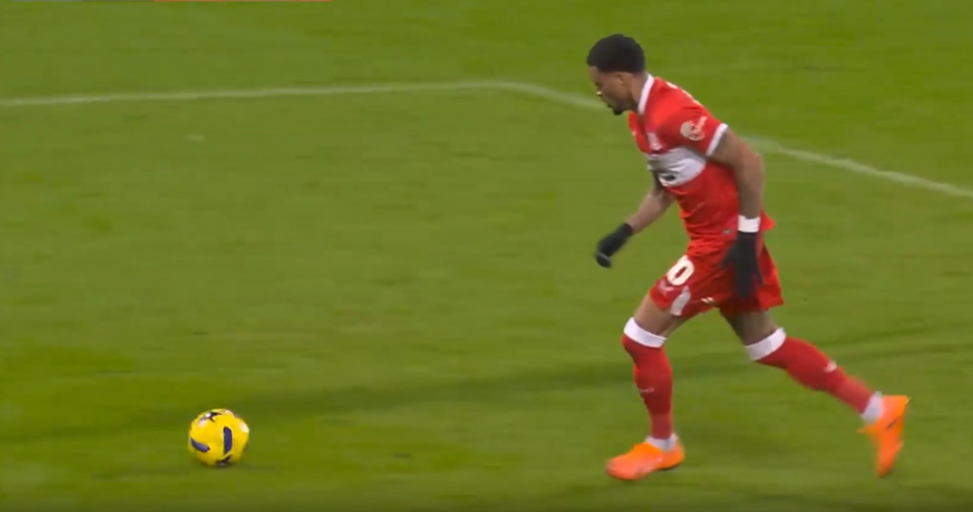 Defying Geometry! Delano Burgzorg’s unreal angle stunner